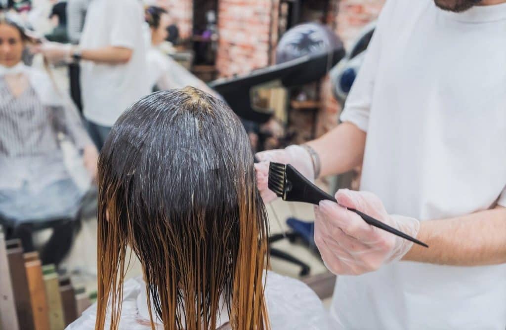 Coiffeur coloration : bien choisir son coloriste pour sa couleur
